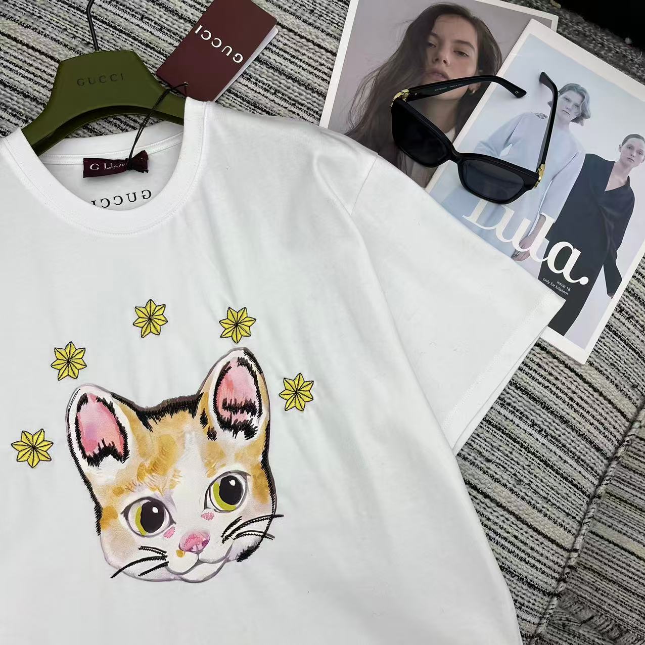 Gucci 26 Early Spring Series Embroidery Cat Round Neck Tee – Flower Bags