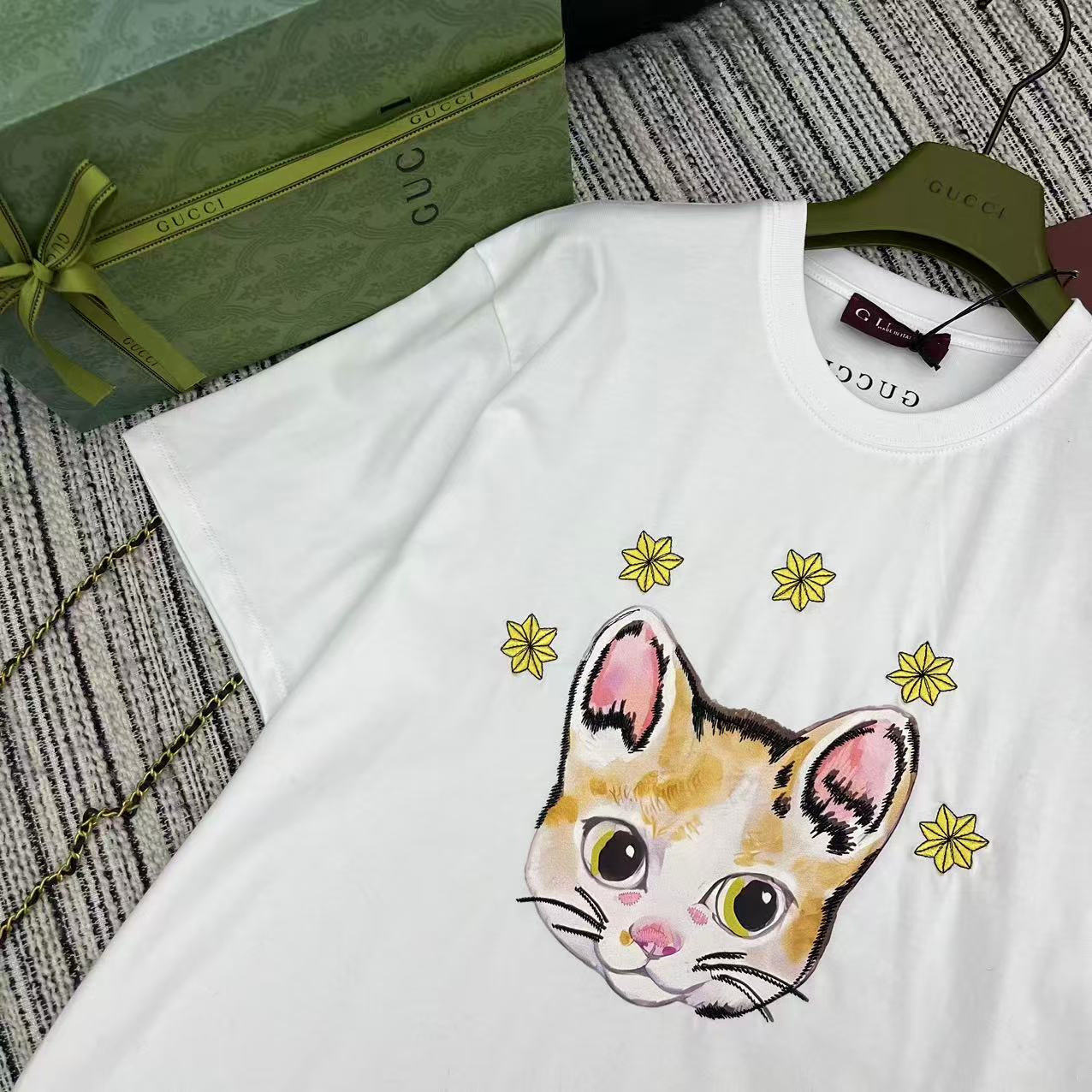 Gucci 26 Early Spring Series Embroidery Cat Round Neck Tee – Flower Bags